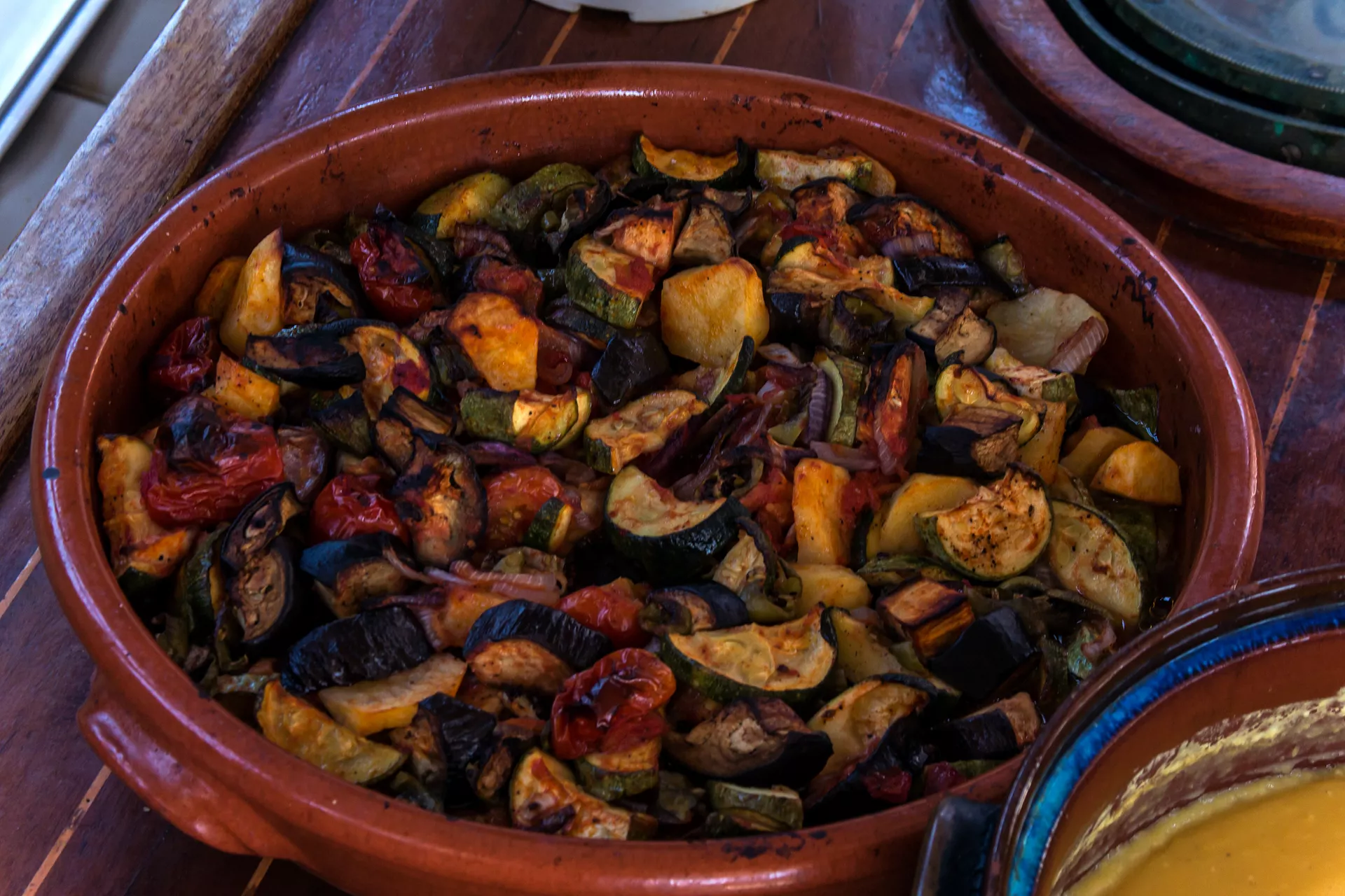 Sailing around Milos – Polyegos | Milos Trips